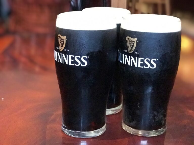 Irish Pub Etiquette: The Unspoken Rules of Pub Culture - Eat Sleep ...